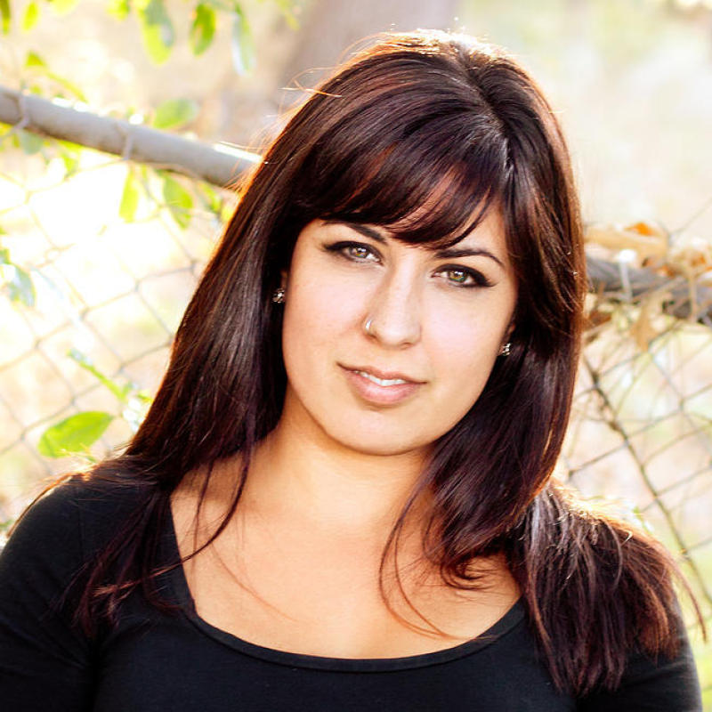 Jennifer Holm — EMCI TV